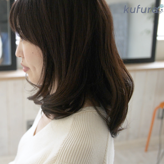 3分で完成！オフィスにもマッチする上品な内巻きダウンスタイル【今っぽい大人ヘアアレンジ♯9】 | kufura（クフラ）小学館公式