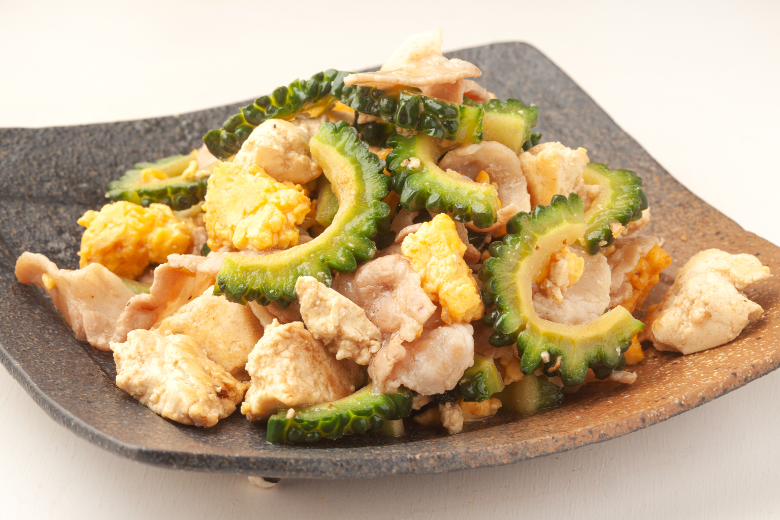 「ゴーヤー」の大量消費レシピを調査！あっという間に食べ切っちゃうおすすめの一品は？ | kufura（クフラ）小学館公式