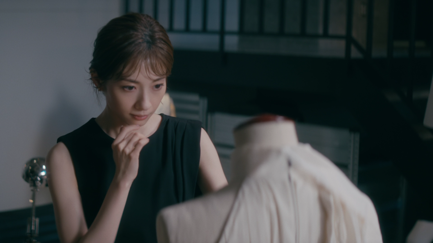 【スペシャルムービー付き！】元宝塚歌劇団トップで女優の「明日海りお」がJUJUの名曲をカバー！ピアノ演奏も | kufura（クフラ）小学館公式