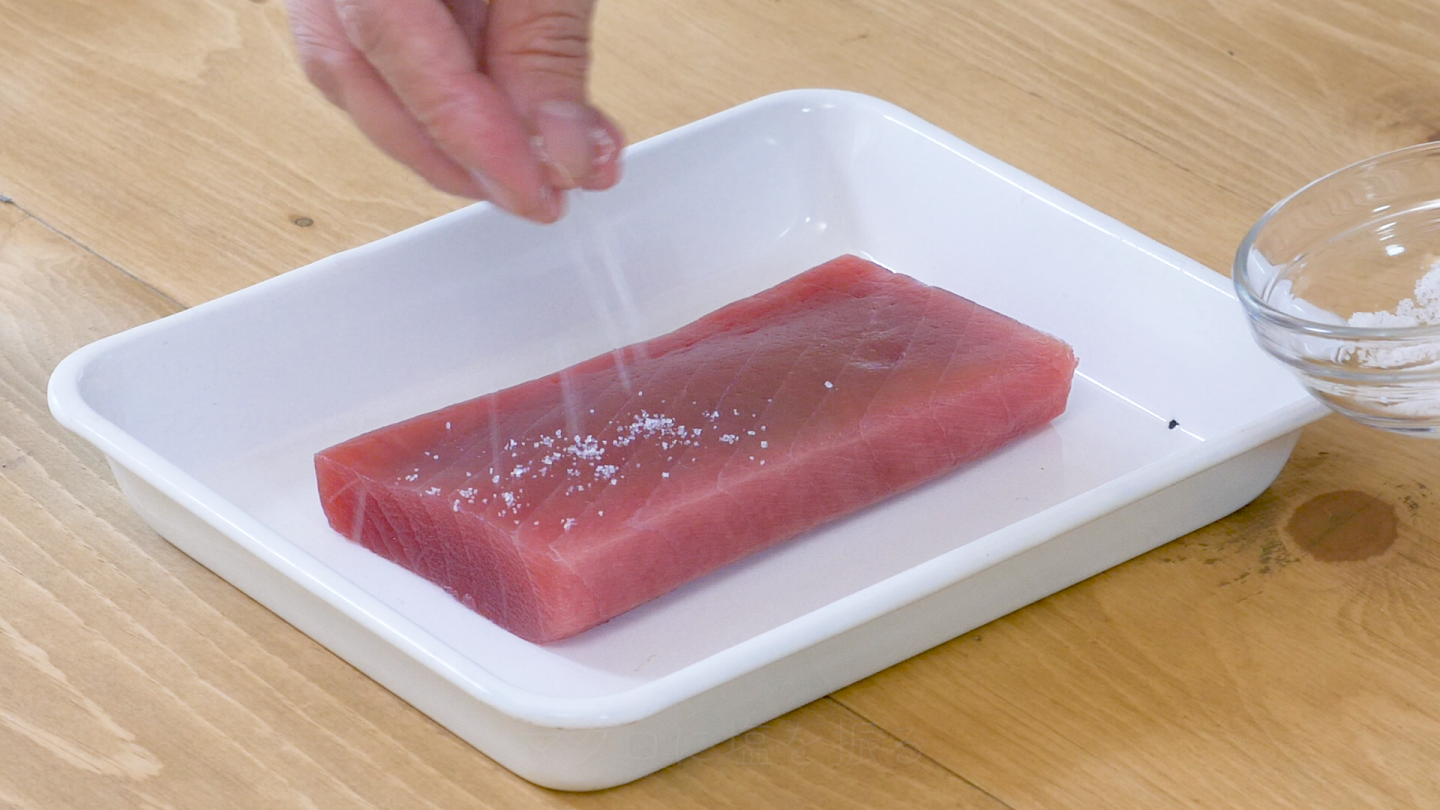 油まで絶品な「自家製ツナ」を作ってみよう！マグロの選び方解説も【沼津りえの季節の手仕事 #8】 | kufura（クフラ）小学館公式