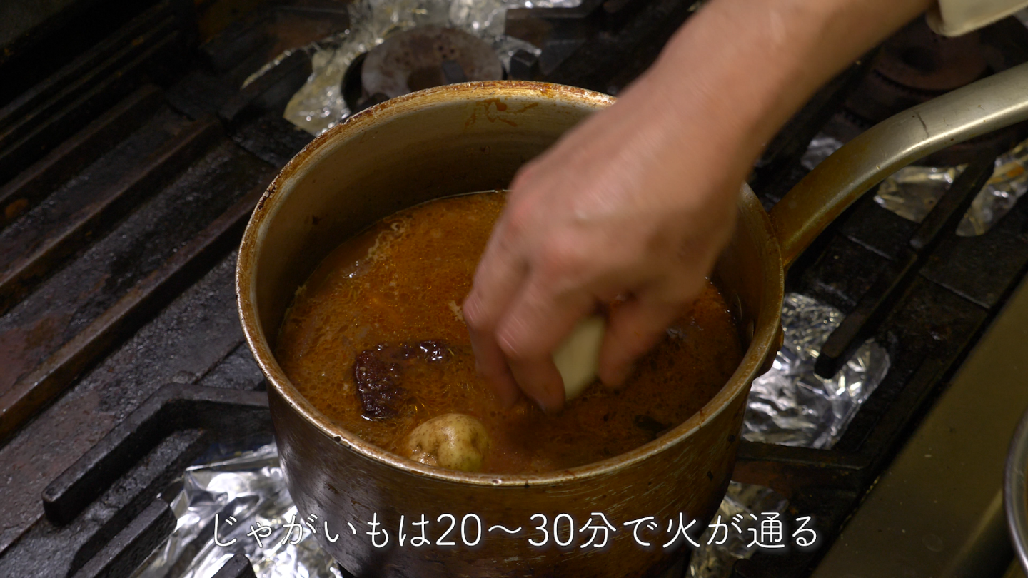 デミグラス缶で作る！究極の「ビーフシチュー」の作り方【プロが教えるおうちイタリアン#23】 | kufura（クフラ）小学館公式